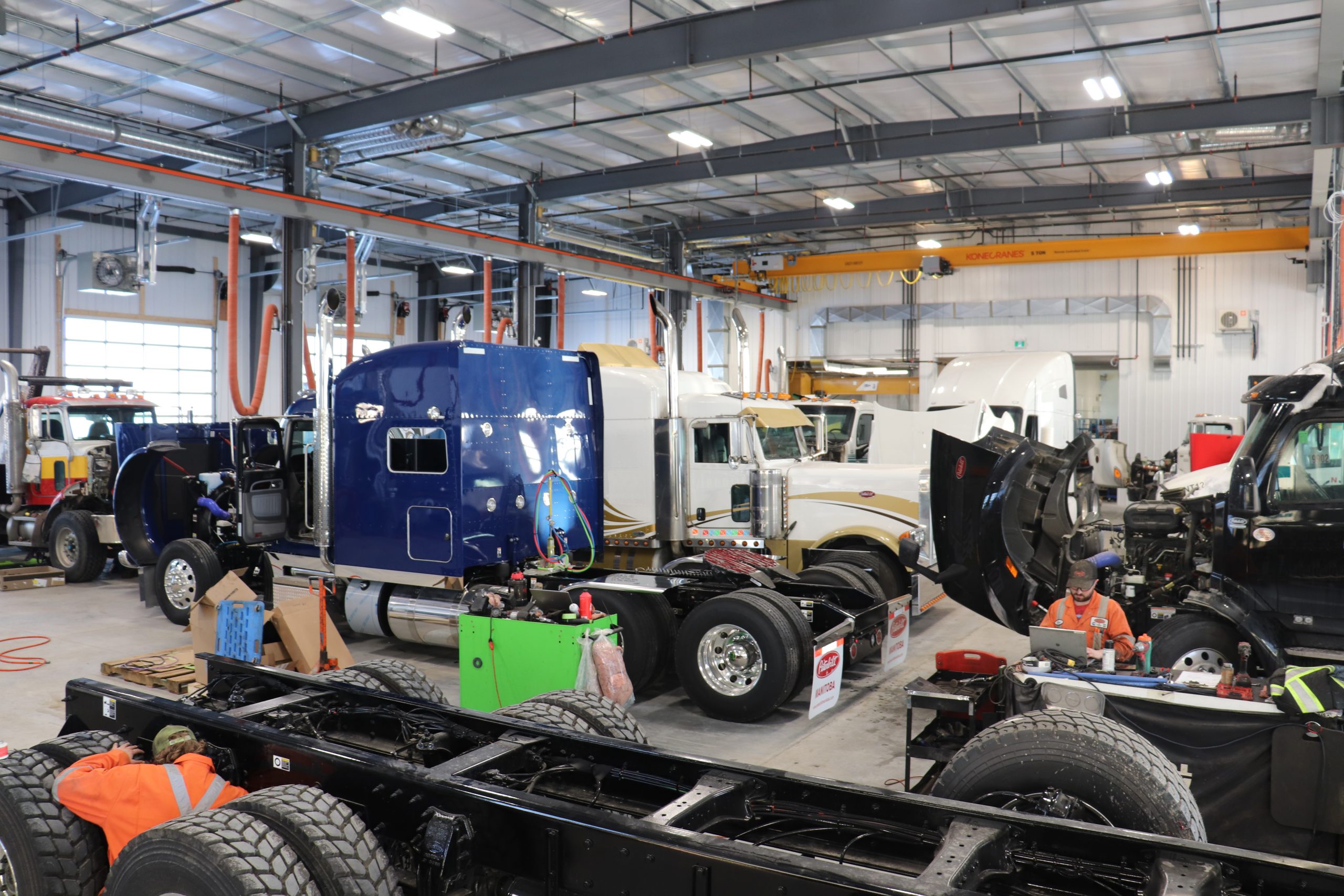 Welcome to our NEW Winnipeg Service Department! | Peterbilt Manitoba Ltd.